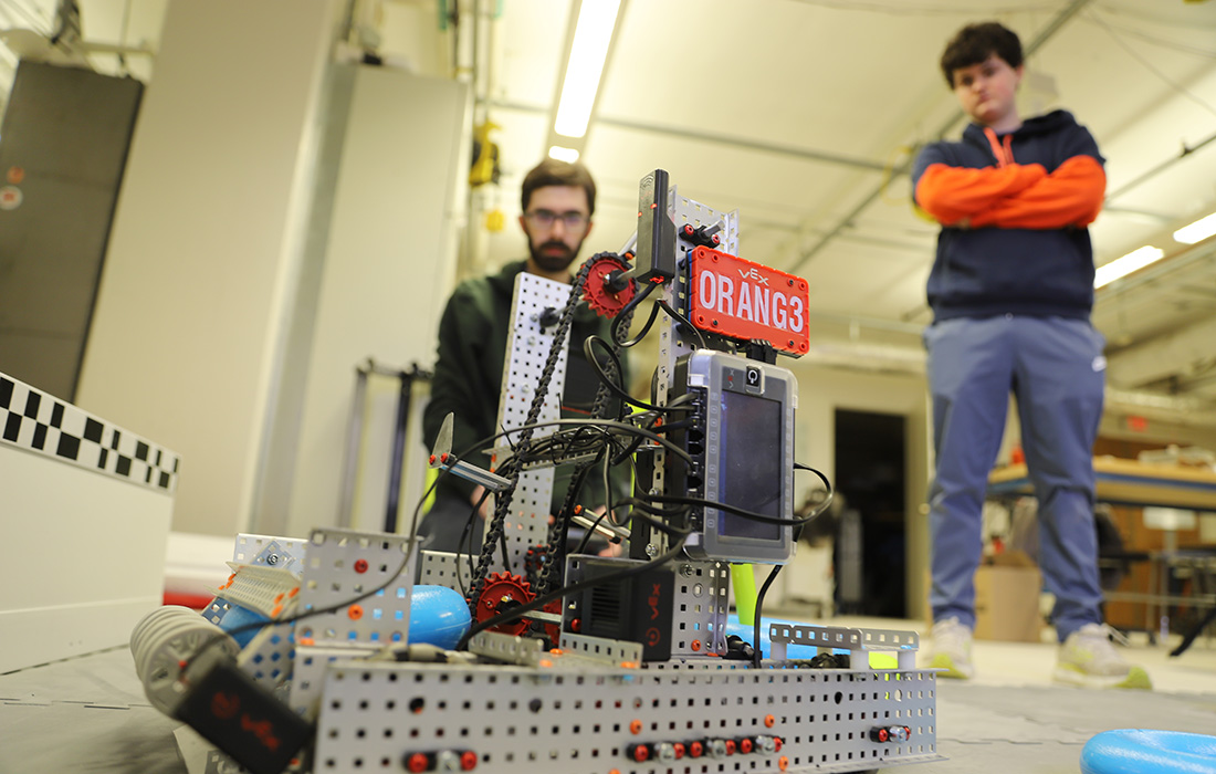 Orange Robotics Gears Up for Competition - ECS – Syracuse University