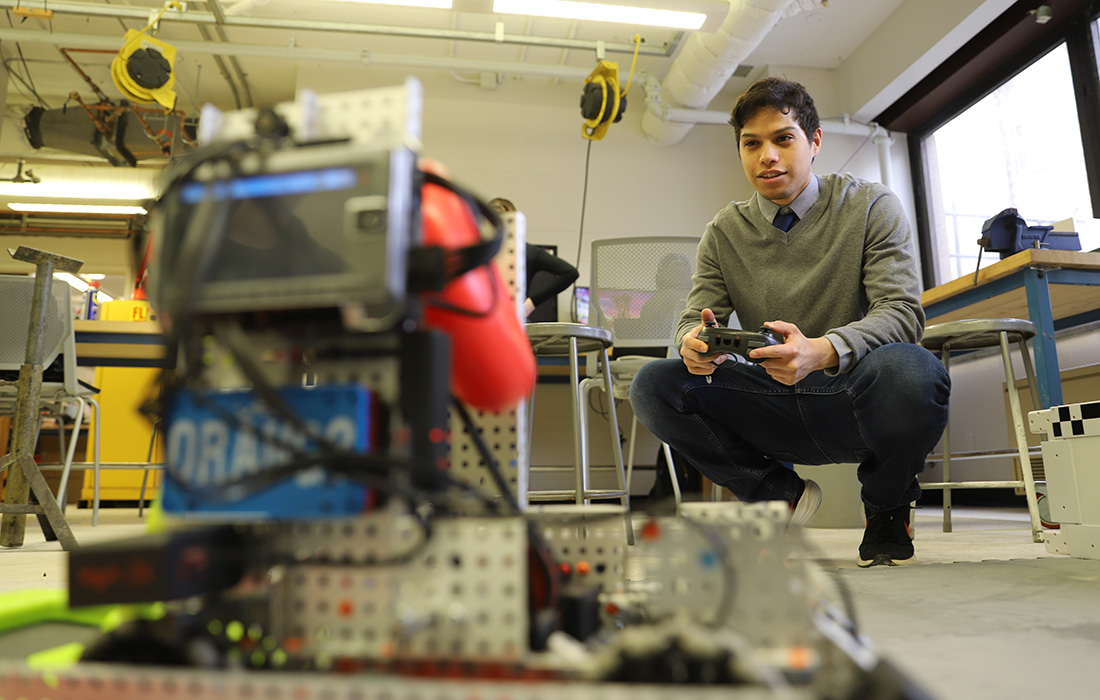 Orange Robotics Gears Up for Competition - ECS – Syracuse University